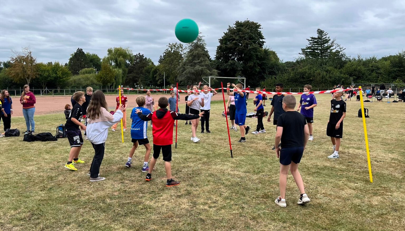 Für unsere sportlichen Gäste aus den Grundschulen gab es im Anschluss ...
